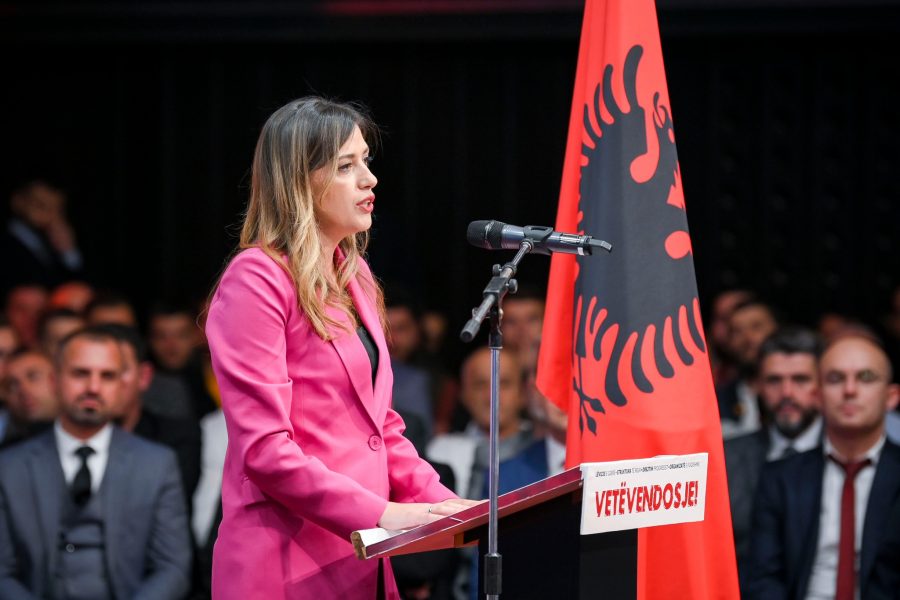 Haxhiu pyetet për vizat: Unë nuk i mashtroj qytetarët si ish ... Haxhiu pyetet për vizat: Unë nuk i mashtroj qytetarët si ish ...