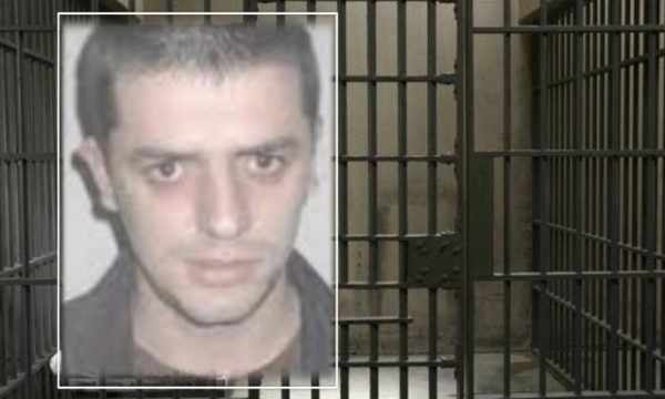 Shoku “çon” në polici Endrit Doklen, del emri - Gazeta Express Shoku “çon” në polici Endrit Doklen, del emri - Gazeta Express