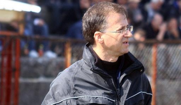 U dënua me një vit nga FFK-ja, trajneri Shoshi nuk e pranon dënimin ...