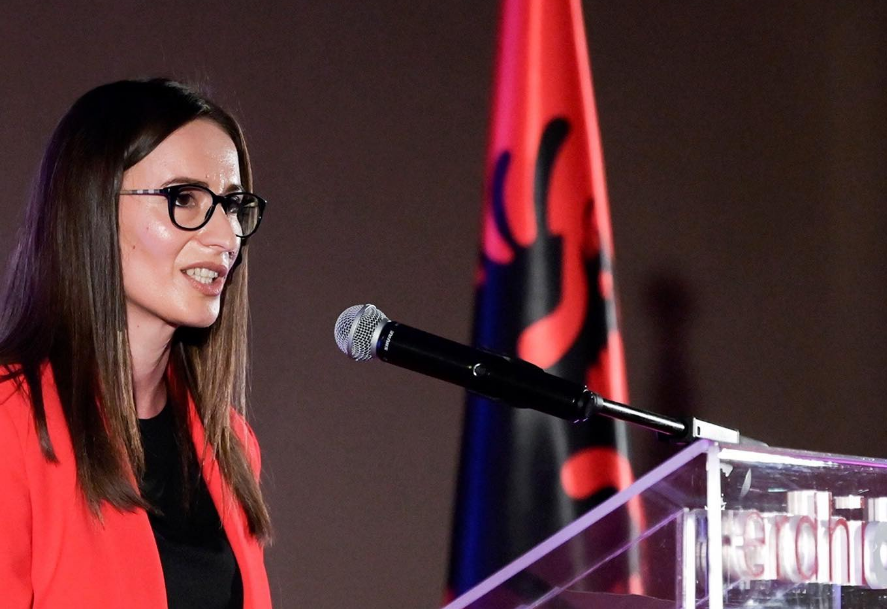 Deputetja e VV-së: Është e padrejtë ndaj taksapaguesve që të jepen paga ...