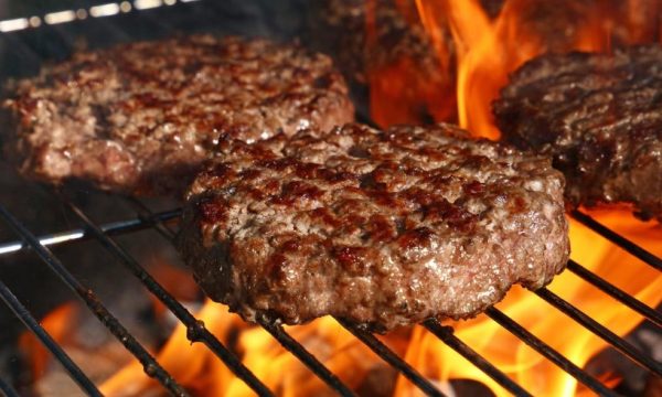 Mishi i kuq rrit rrezikun për sëmundje të ndryshme, gjashtë grupet e ...