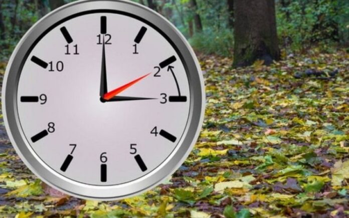 Ngel përllogaritja dimërore e kohës, të dielën akrepat e orës lëvizin ...