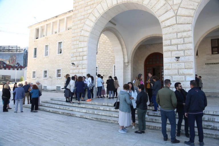 Sindikata e pedagogëve lajmëron për nesër protestë kombëtare - Gazeta ... Sindikata e pedagogëve lajmëron për nesër protestë kombëtare - Gazeta ...