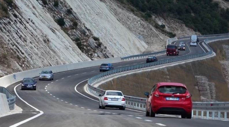 Aksident në aksin Kardhiq-Delvinë, humb jetën 42-vjeçari - Gazeta Express Aksident në aksin Kardhiq-Delvinë, humb jetën 42-vjeçari - Gazeta Express
