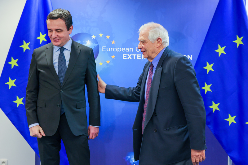 Borell vonohet në takim - i tregon Kurtit që i mban dy orë dore, Vuçiq ... Borell vonohet në takim - i tregon Kurtit që i mban dy orë dore, Vuçiq ...