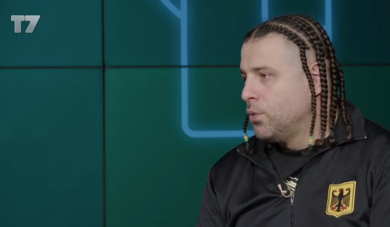 Mc Kresha e jep idenë gjeniale se si ta zëvendësojnë shqiponjën Xhaka e ... Mc Kresha e jep idenë gjeniale se si ta zëvendësojnë shqiponjën Xhaka e ...