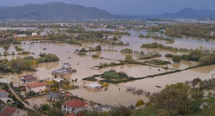 Reshje shiu dhe stuhi, si paraqitet situata nga veriu në jug të vendit ...