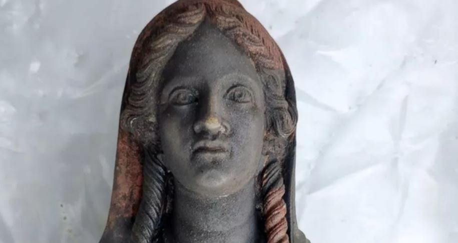Zbulim mahnitës nga arkeologët në Itali, gjenden 24 statuja antike prej ... Zbulim mahnitës nga arkeologët në Itali, gjenden 24 statuja antike prej ...