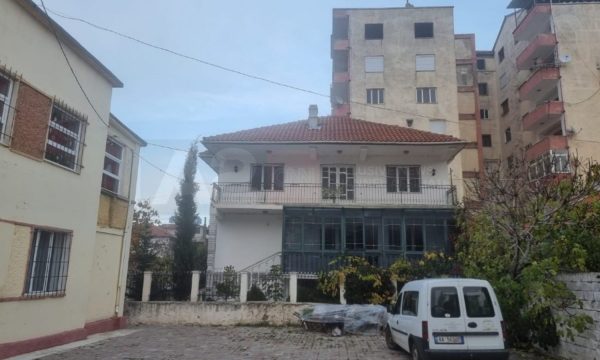 Skema e mashtrimit të fajdexhinjve, si ia zhvatën borxhliut banesën me ... Skema e mashtrimit të fajdexhinjve, si ia zhvatën borxhliut banesën me ...