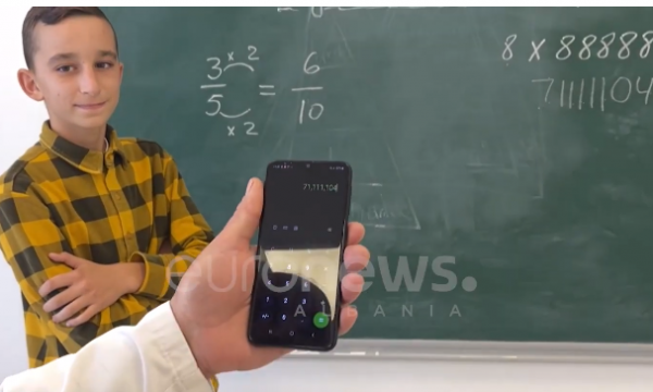 Gjeniu 13-vjeçar i matematikës që zgjidh ushtrimet më shpejt së makina ...