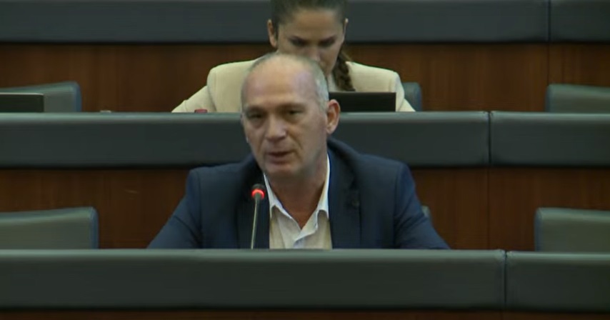 Deputeti Humolli: Duhet të shkarkohet qeveria - Gazeta Express