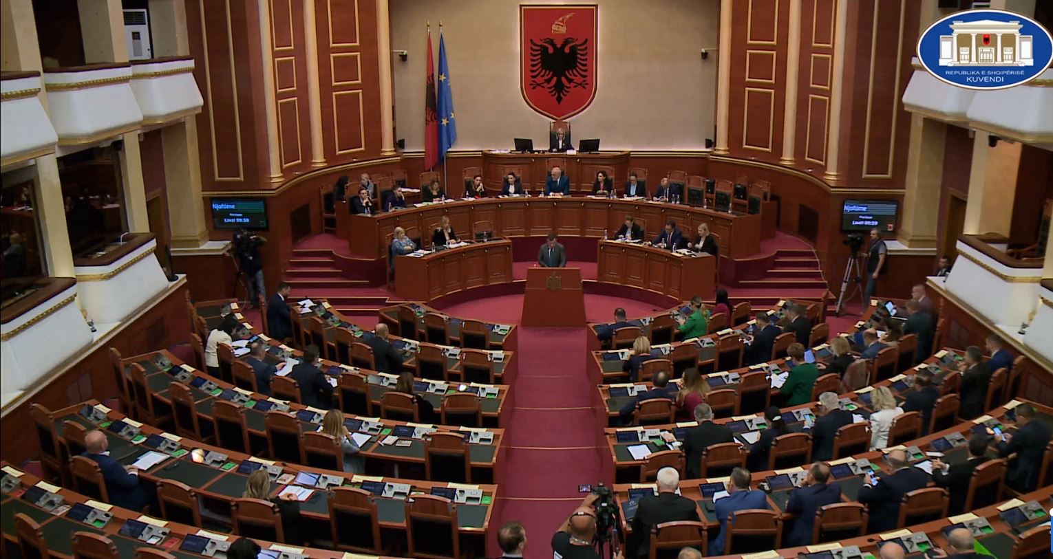 Seanca maratonë për buxhetin 2023 në Kuvend, pas 13 orësh debate të ...