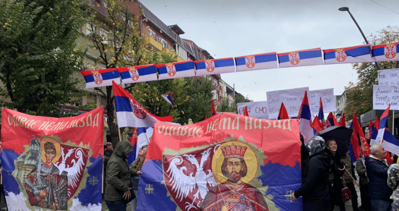 Protesta në Veri, Kosova e Serbia përplasen për numrin e pjesëmarrësve ... Protesta në Veri, Kosova e Serbia përplasen për numrin e pjesëmarrësve ...