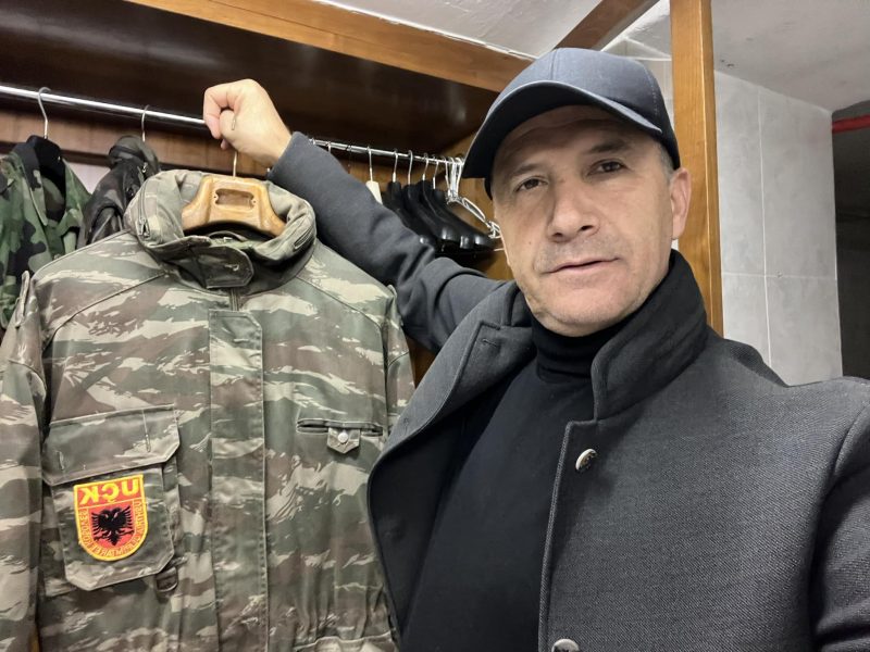 Selim Pacolli e nxjerr uniformën: Dimën i ranë, pak janë vjetrue, por ...