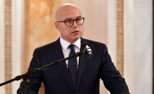 Ministri serb i Mbrojtjes flet për tensione në veri që duhen zgjidhur ... Ministri serb i Mbrojtjes flet për tensione në veri që duhen zgjidhur ...
