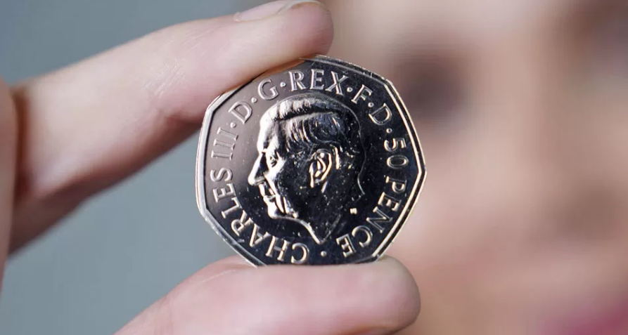 Hyjnë në qarkullim monedhat e para me imazhin e Mbretit Charles III ...