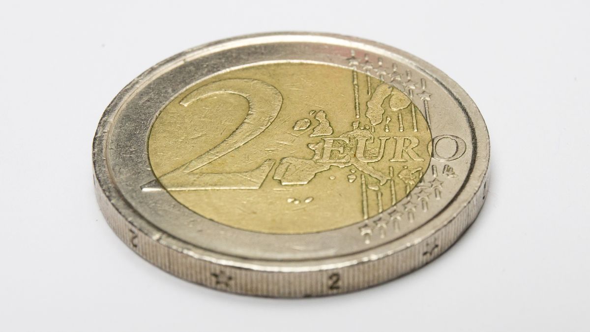 Monedha 2 euroshe, e falsifikuar shumë në Kosovë - Gazeta Express Monedha 2 euroshe, e falsifikuar shumë në Kosovë - Gazeta Express