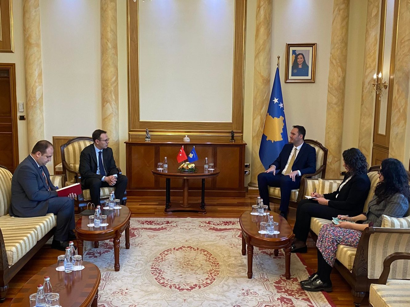 Konjufca pret në takim ambasadorin turk - Gazeta Express Konjufca pret në takim ambasadorin turk - Gazeta Express