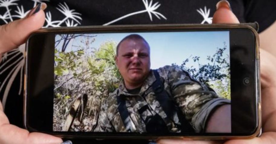 “Shihemi nesër, të dua…” historia prekëse e ushtarit të parë ukrainas ... “Shihemi nesër, të dua…” historia prekëse e ushtarit të parë ukrainas ...