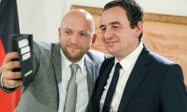 FRONTAL LIVE, Azdren Shala - Gazeta Express