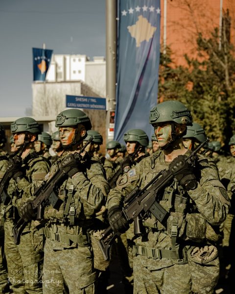 Krenaria e Kosovës: FSK parakalon para qytetarëve, foto nga sheshi i ...