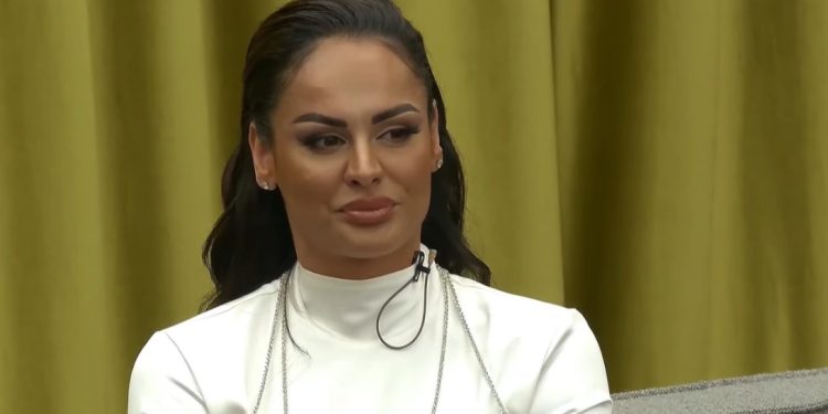 Xhuli Nura: Nuk më pëlqejnë rrobat e gjumit, flej gjithmonë e zhveshur ... Xhuli Nura: Nuk më pëlqejnë rrobat e gjumit, flej gjithmonë e zhveshur ...