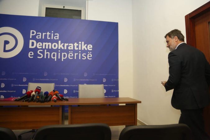 Alibeaj mbledh kryesinë e PD-së, zbardhen kërkesat e tre grupeve për ... Alibeaj mbledh kryesinë e PD-së, zbardhen kërkesat e tre grupeve për ...