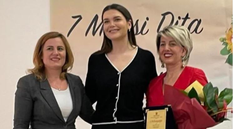 Motra e Përparim Ramës u zgjodh dje mësuesja më e mirë në Prishtinë ...