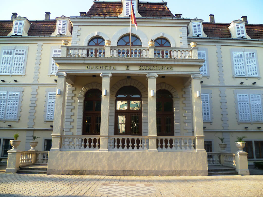 Ra në kontakt me rrymën elektrike, humb jetën punonjësi i bashkisë ...