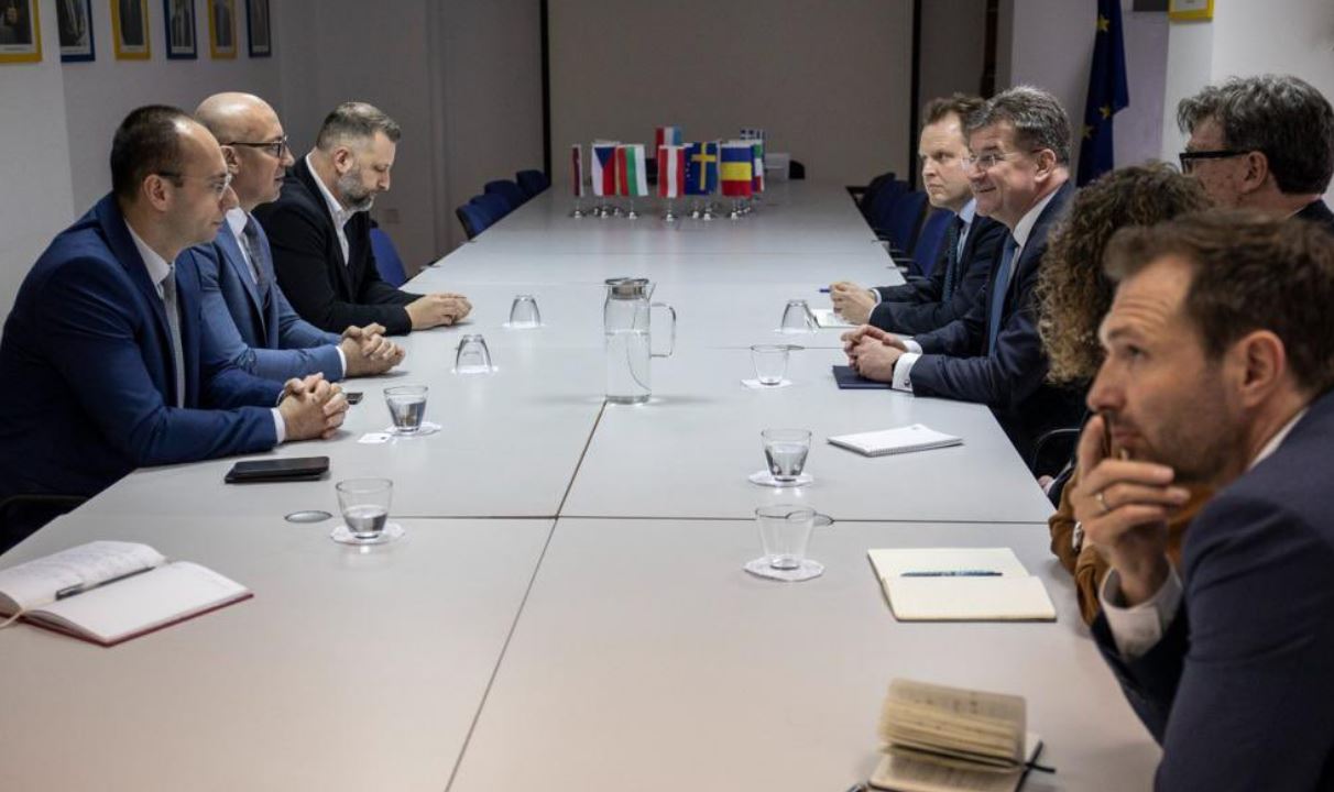 Lajçak: Dëgjova mendimet dhe vlerësimet e Listës Serbe mbi zhvillimet ...