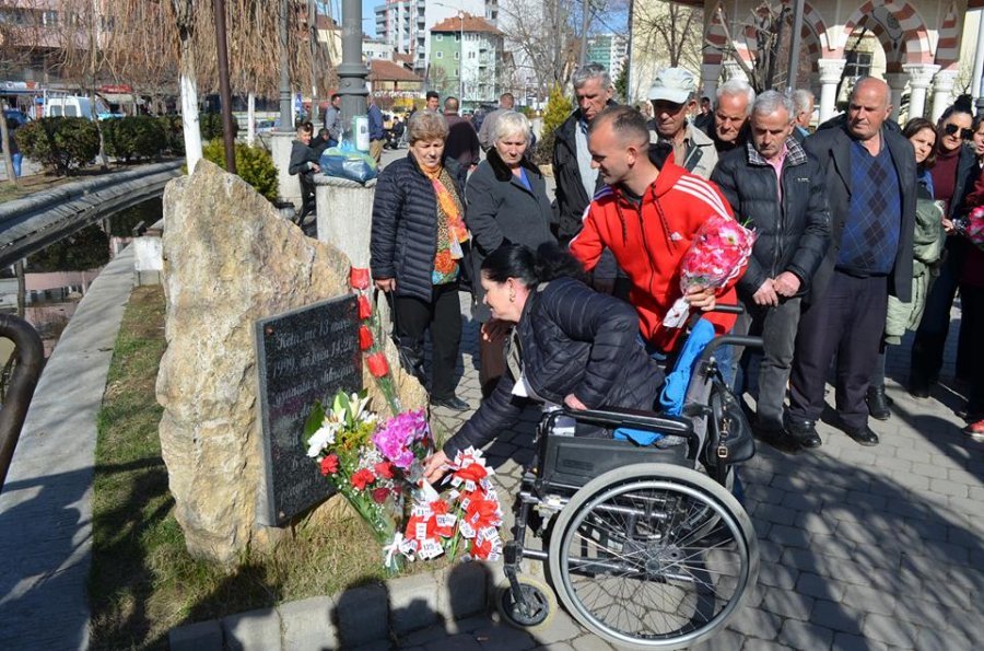 Rrëfimi i burrit që i mbijetoi masakrës në tregun e Mitrovicës - Gazeta ... Rrëfimi i burrit që i mbijetoi masakrës në tregun e Mitrovicës - Gazeta ...