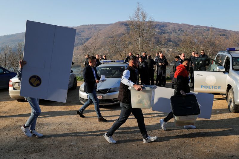 Kosova tregon se mund të mbajë zgjedhje në Veri, serbët e dëgjojnë ... Kosova tregon se mund të mbajë zgjedhje në Veri, serbët e dëgjojnë ...