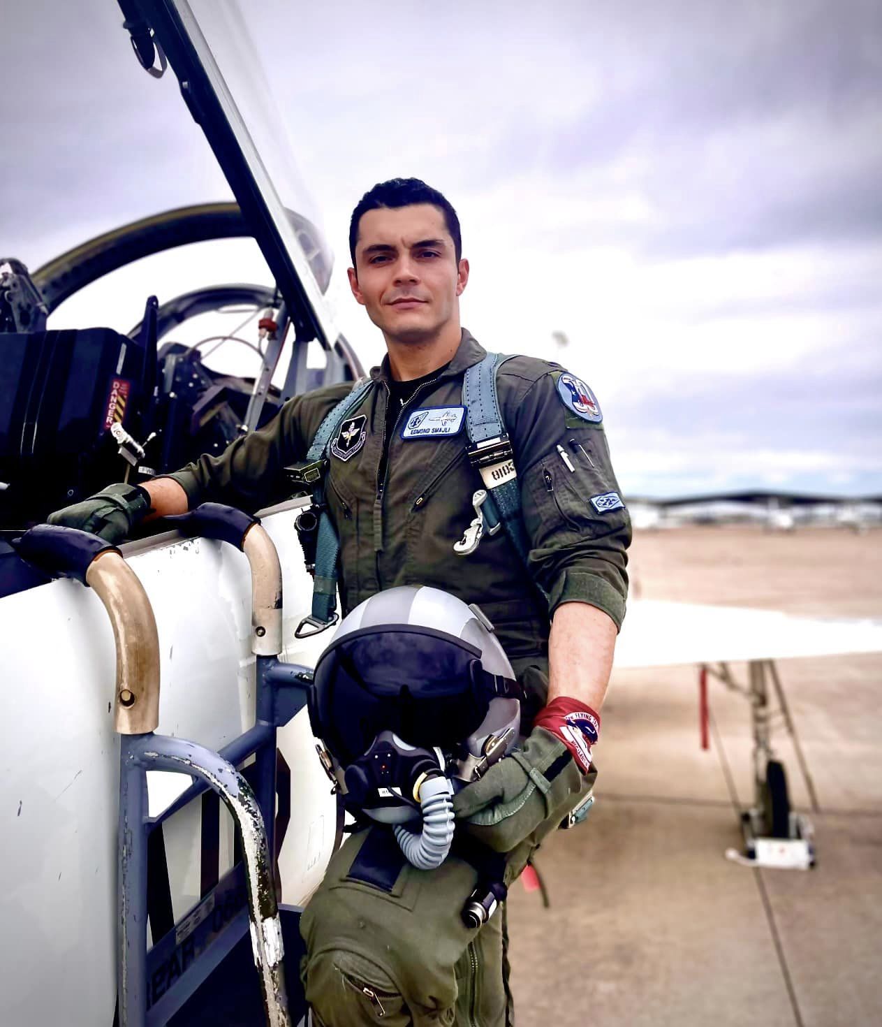 Shqiptari Edmond Smajli, pilot i ushtrisë së Shteteve të Bashkuara të ...