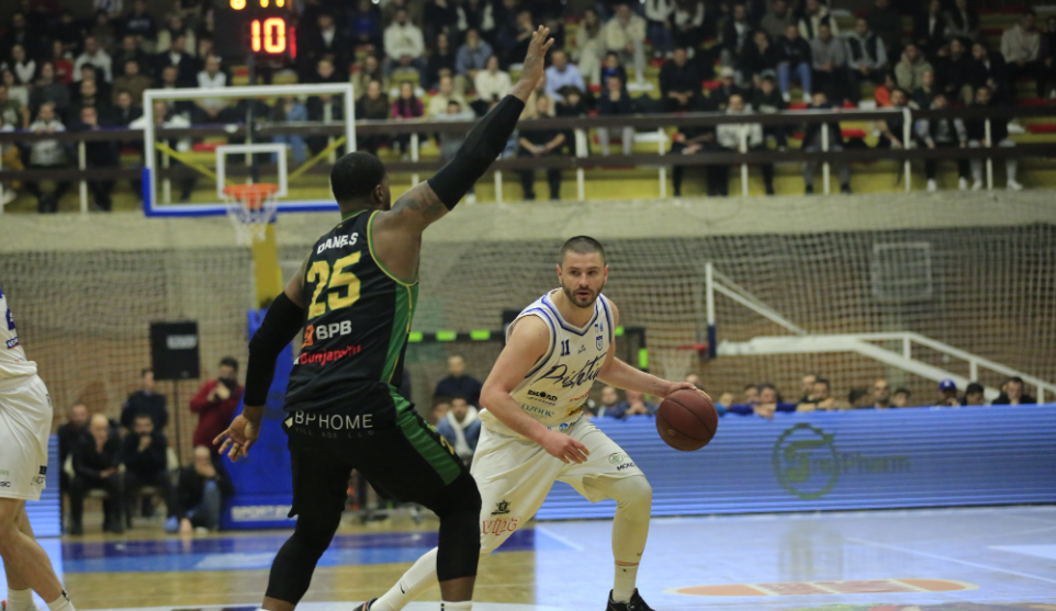 Pritet spektakël në ndeshjen vendimtare/ Prishtina shet të gjitha ...