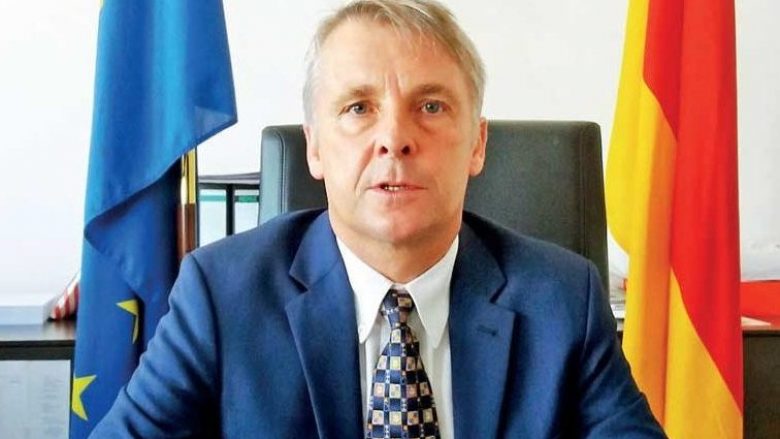 Ambasadori gjerman në Kosovë uron Krishtlindjet ortodokse - Gazeta Express Ambasadori gjerman në Kosovë uron Krishtlindjet ortodokse - Gazeta Express
