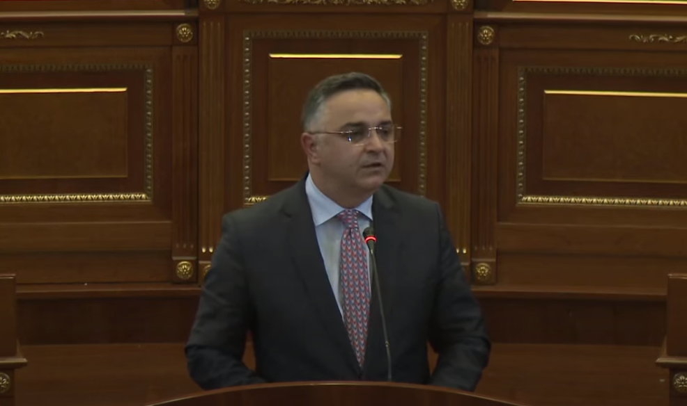 Deputeti i AAK-së thotë se minsitri Murati po iu bën presion qytetarëve ... Deputeti i AAK-së thotë se minsitri Murati po iu bën presion qytetarëve ...