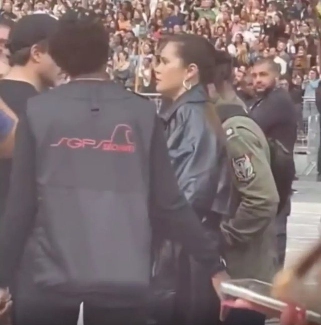 Videoja ku shihet Selena Gomez duke i bërtitur truprojës së saj bëhet ...