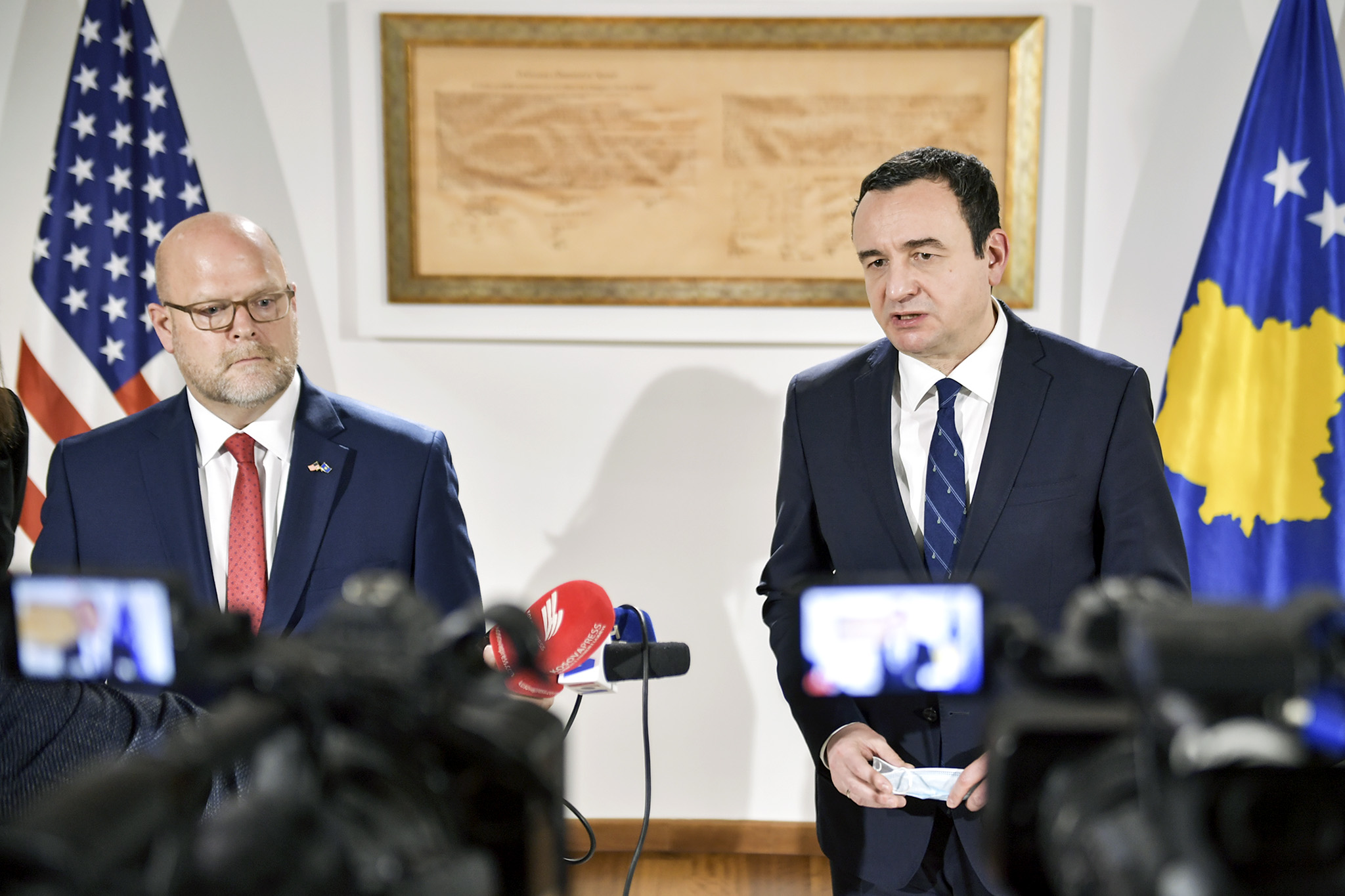 Hovenier: E pëkrahim Kosovën, jemi një në moment të vështirë me ... Hovenier: E pëkrahim Kosovën, jemi një në moment të vështirë me ...