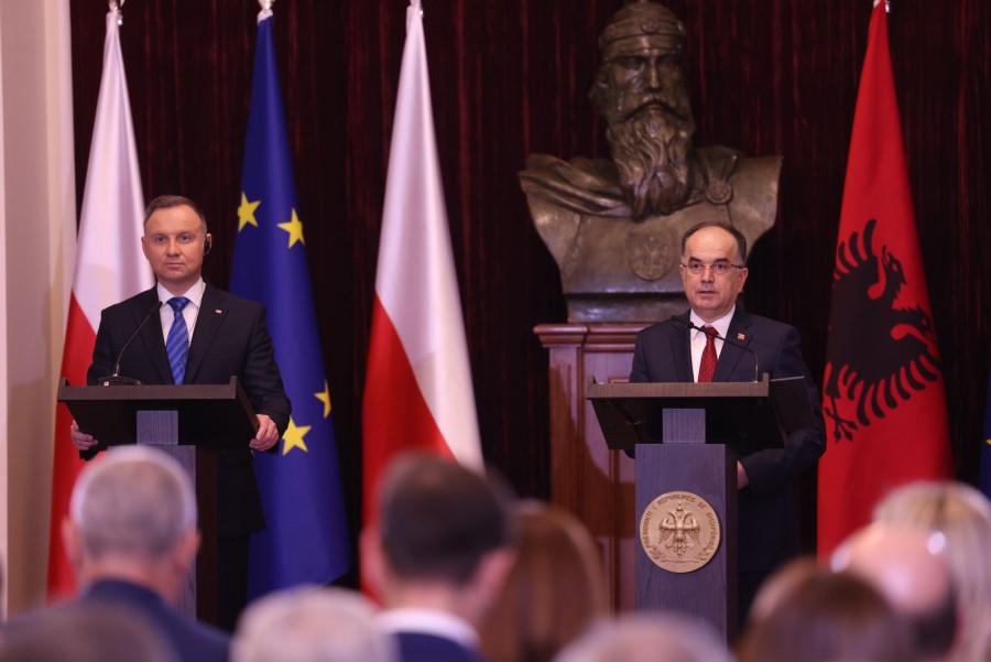 Presidenti shqiptar i kërkon Polonisë ta mbështesë Kosovën për ... Presidenti shqiptar i kërkon Polonisë ta mbështesë Kosovën për ...