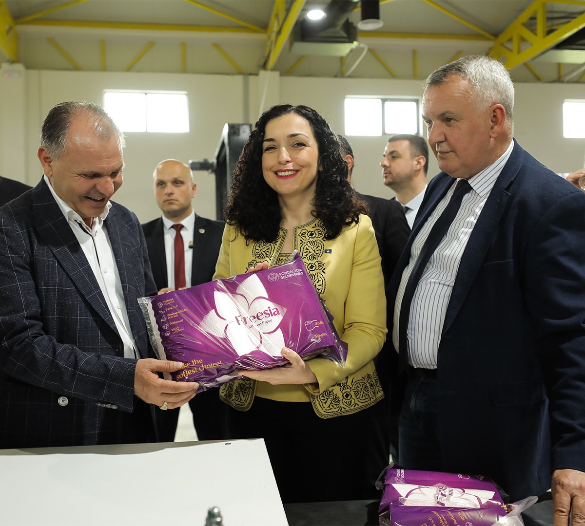 Fondacioni “Golden Eagle” hap fabrikën për prodhimin e letrës "Freesia Paper Factory" - Gazeta ...