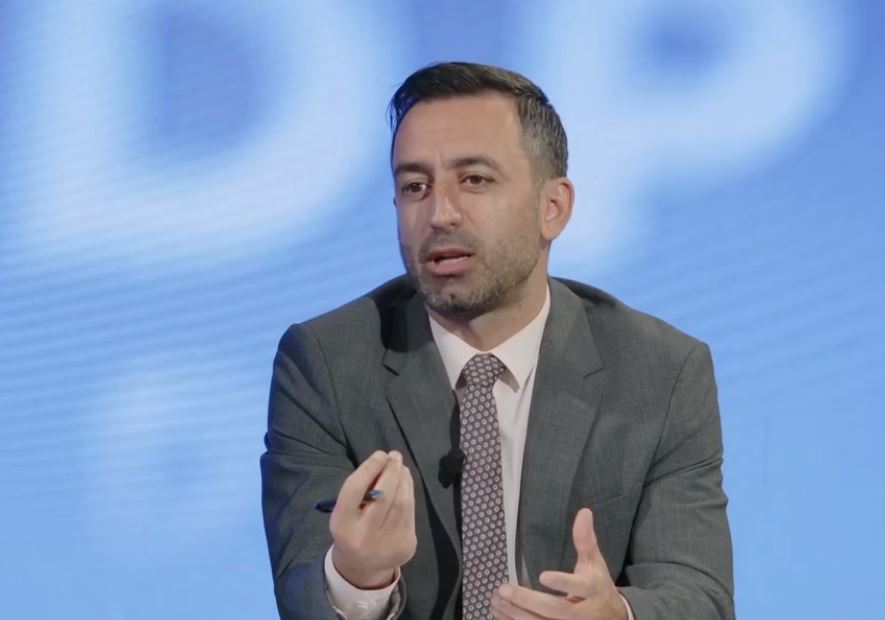 Dimal Basha i reagon Peter Stanos, shkruan pak edhe latinisht - Gazeta ...