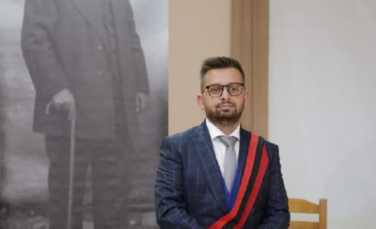 E grushtoi para zgjedhjeve, fituesi i Kolonjës "fal" agresorin, Gjykata ...