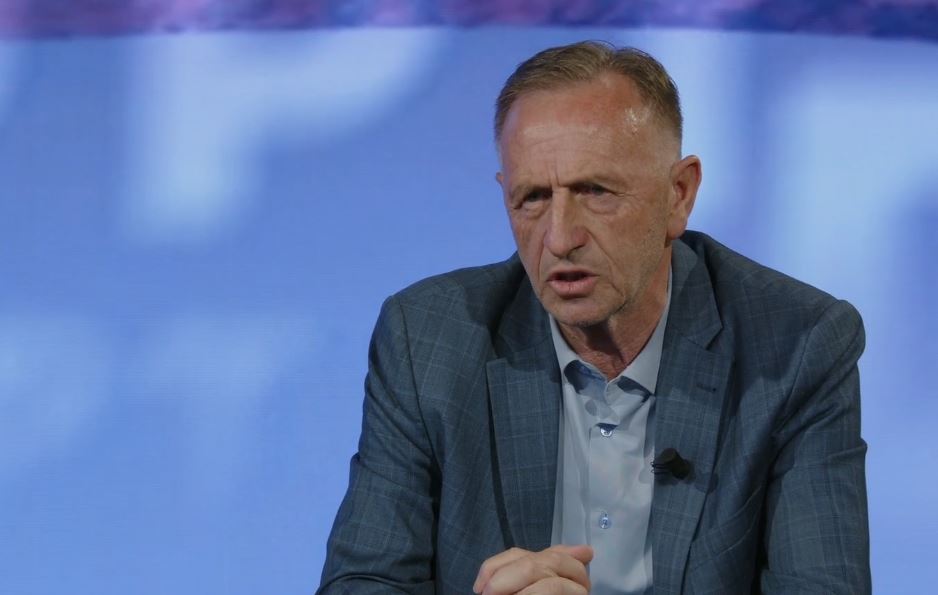 Azemi kritika Qeverisë: Asnjë shtëpi s’mund t’ia dalë me 264 euro ...