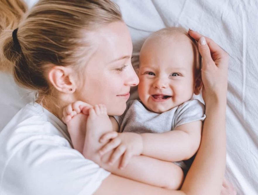 Studimi i fundit, pse është i rëndësishëm kontakti “lëkurë më lëkurë” i ...