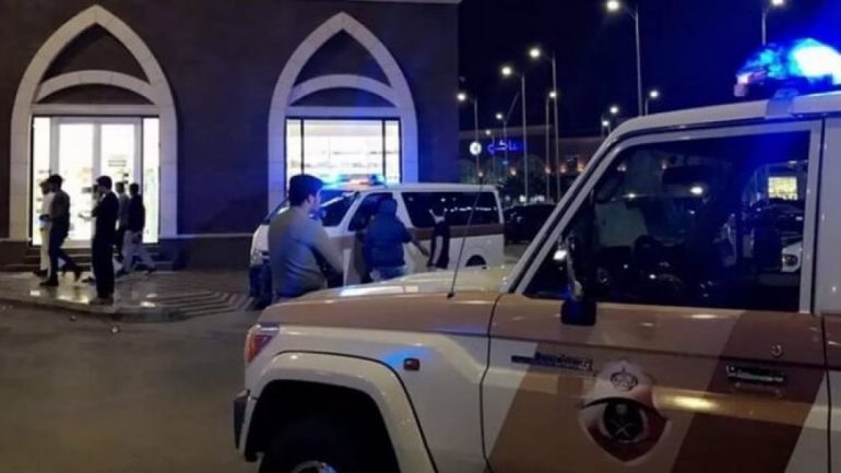 Sulmohet me armë konsullata amerikane në Arabinë Saudite, vritet roja ... Sulmohet me armë konsullata amerikane në Arabinë Saudite, vritet roja ...