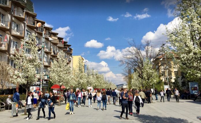 “Tkurret punësimi”: Rreth 30 mijë me pak të punësuar në Kosovë - Gazeta ...