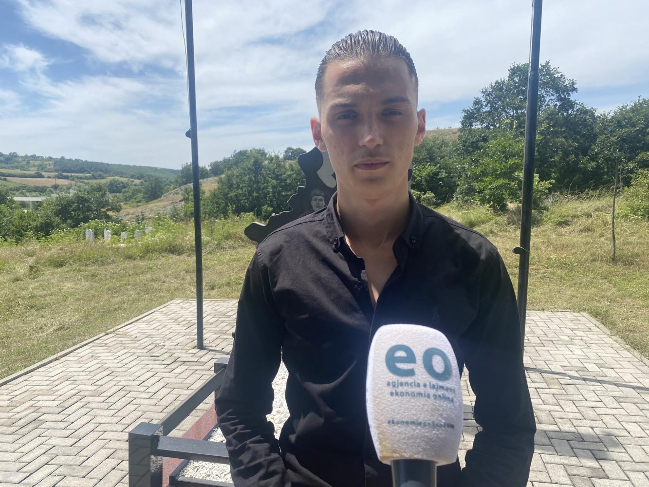 Djali i Enver Zymberit: Më mungon shumë, shpresoj që një ditë ta vesh ...