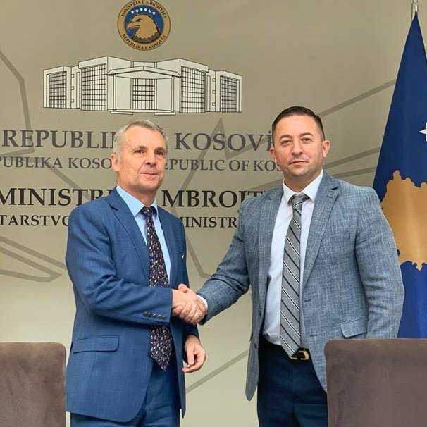 Ambasadori gjerman reagon pasi Armend Mehaj dha dorëheqje - Gazeta Express Ambasadori gjerman reagon pasi Armend Mehaj dha dorëheqje - Gazeta Express