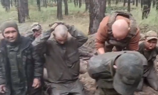 Ukraina kapi peng së paku 10 ushtarë rusë, publikohen pamjet - Gazeta ... Ukraina kapi peng së paku 10 ushtarë rusë, publikohen pamjet - Gazeta ...