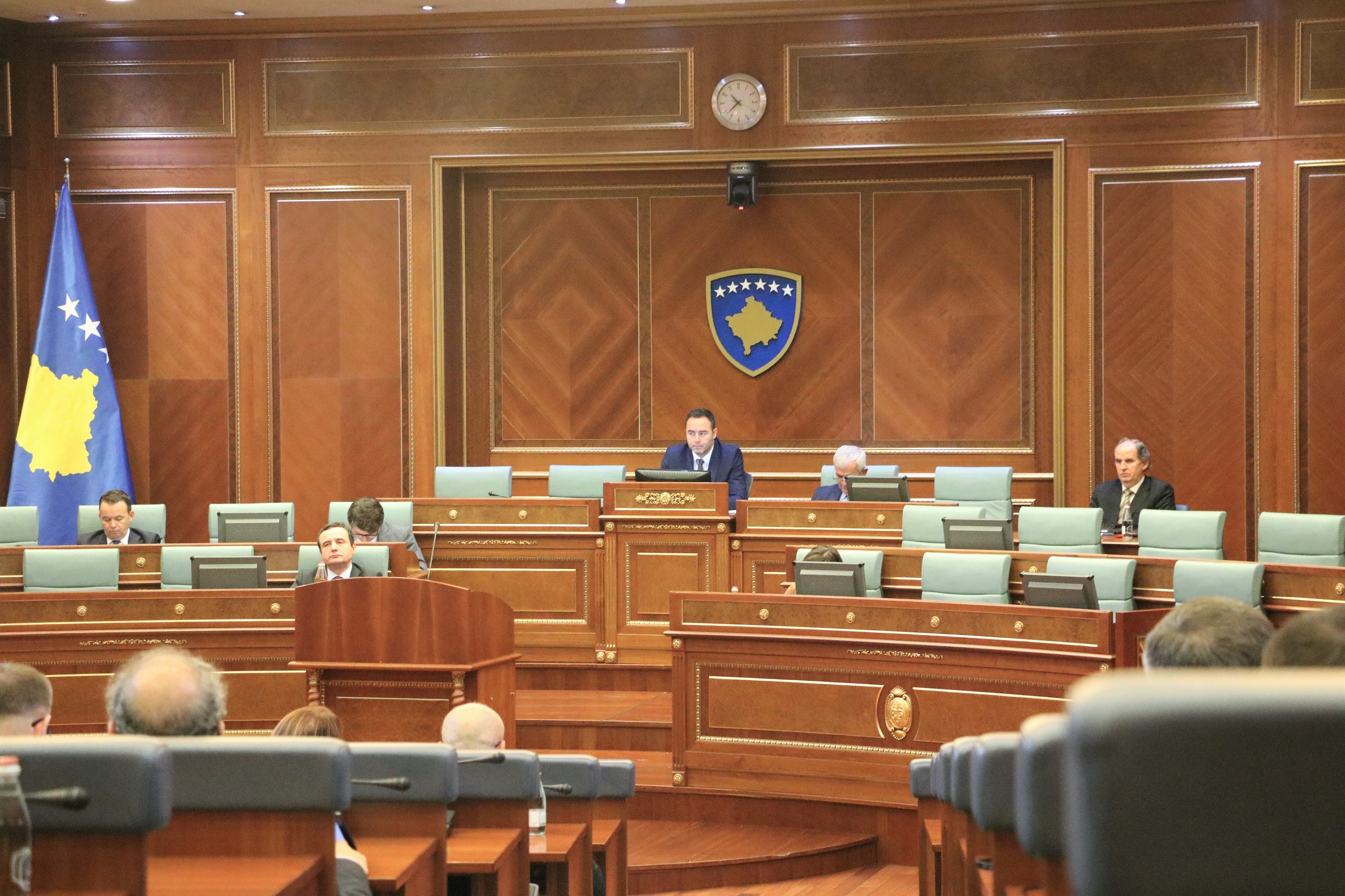 Sot seanca e Kuvendit, në rend dite është votimi në lexim të dytë i ...